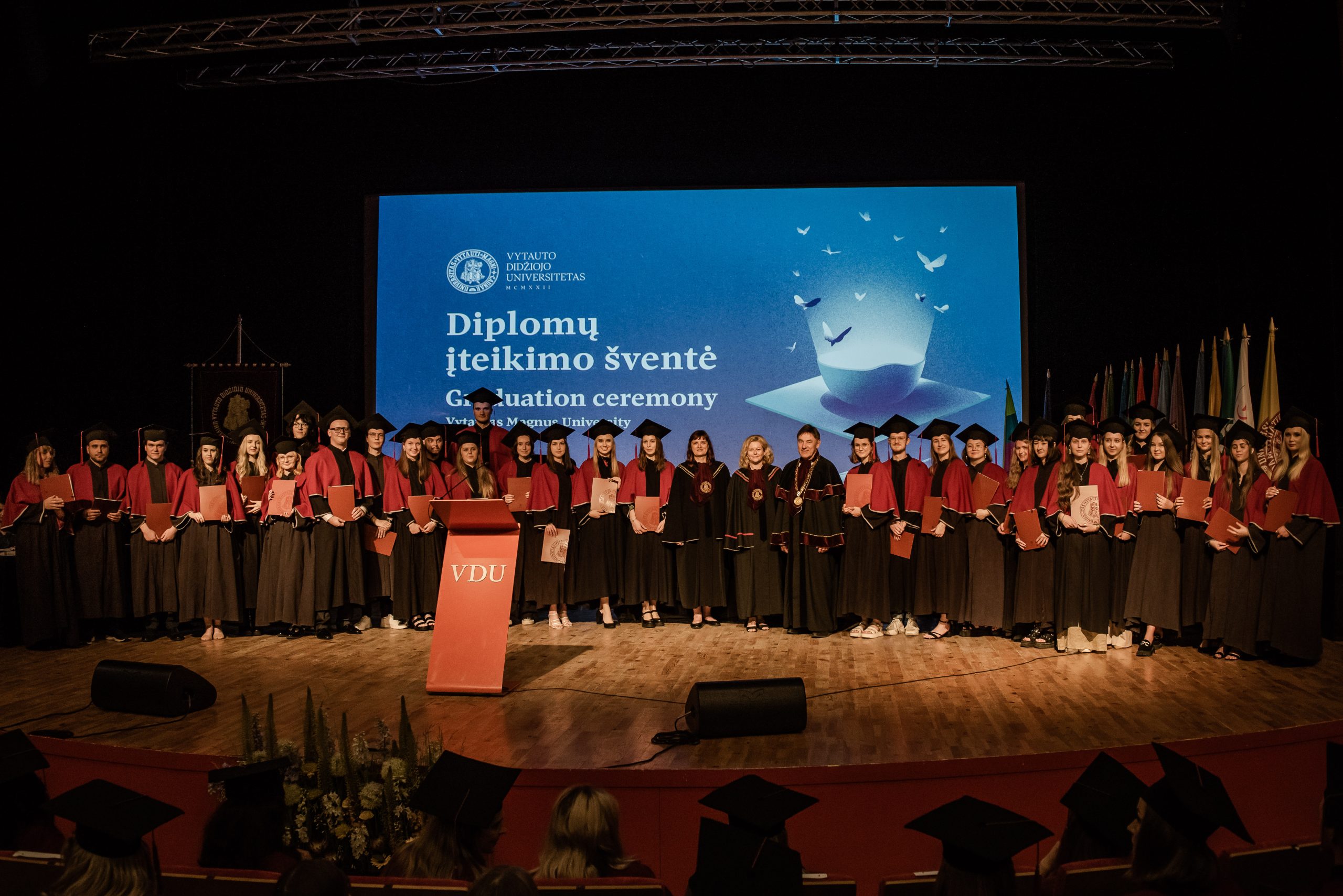 Diplomų įteikimo šventės akimirkos - VDU Humanitarinių mokslų fakultetas